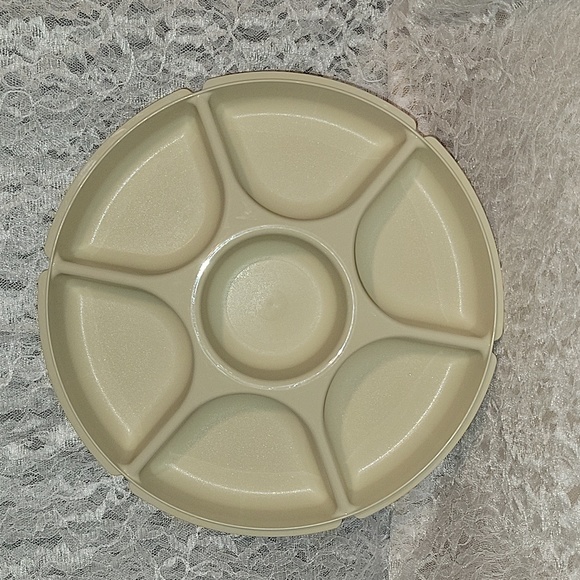 Tupperware | Dining | Tupperware Round Divided Veggie Serving Tray ...